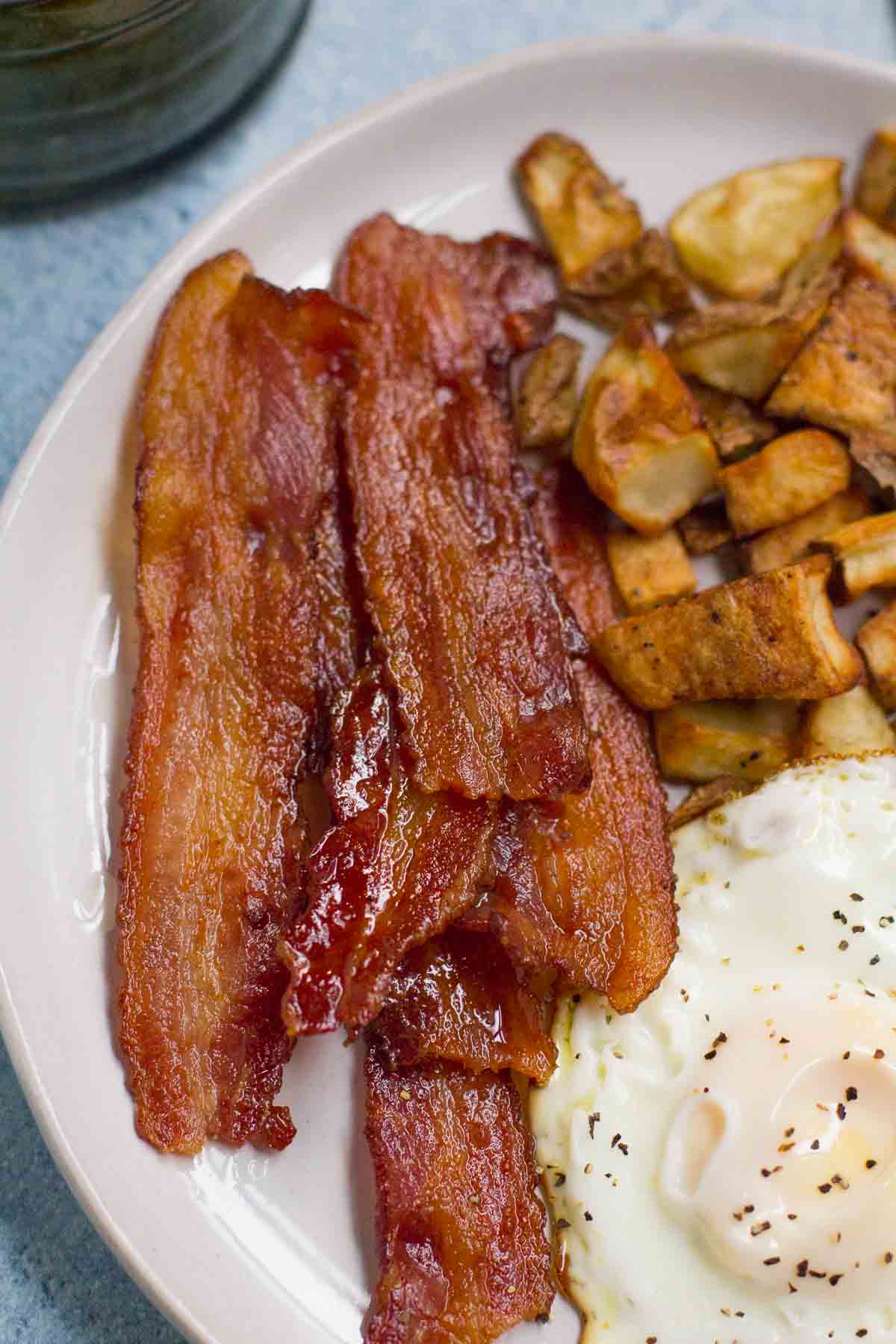 How to Make Crispy Bacon in Oven - The Clean Eating Couple