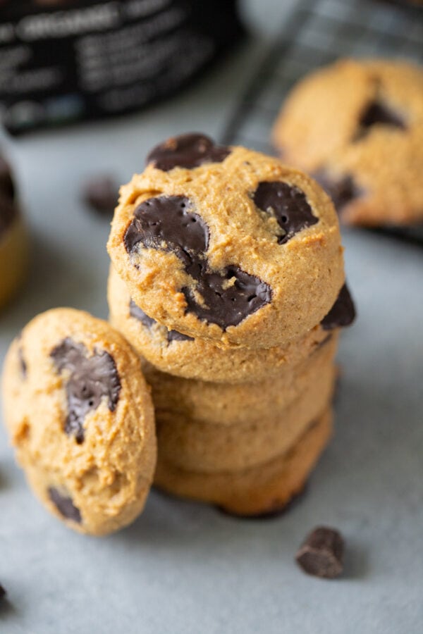 Whole Wheat Chocolate Chip Cookies | The Clean Eating Couple