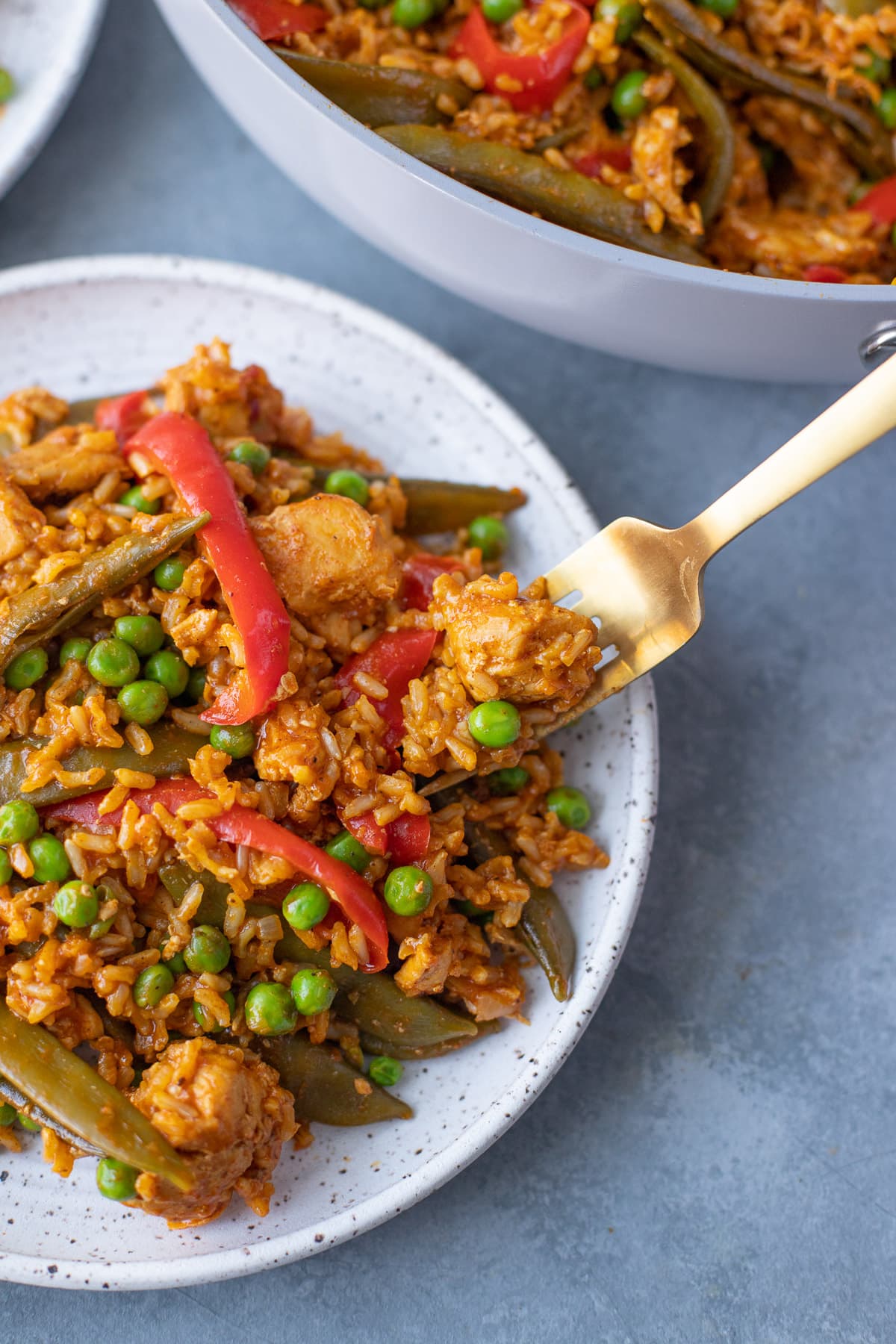 Easy One Pan Chicken Paella Recipe - The Clean Eating Couple
