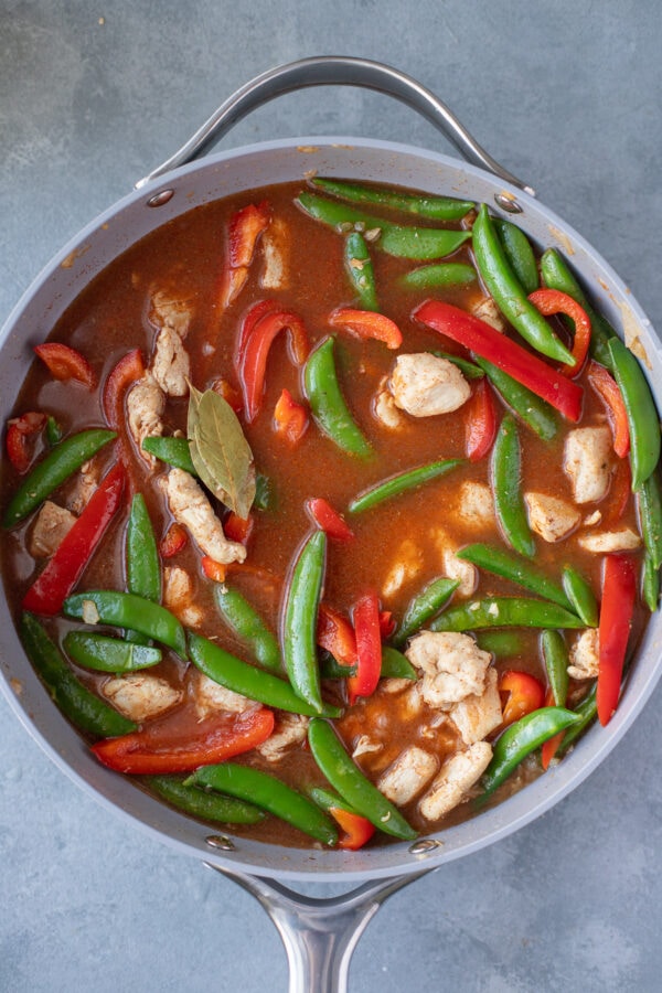 Easy One Pan Chicken Paella Recipe - The Clean Eating Couple