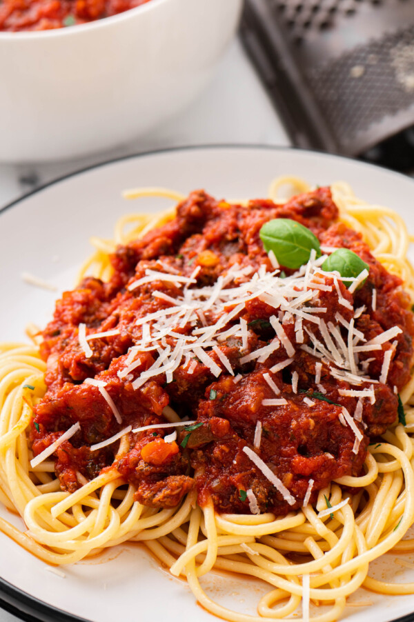 Healthy Turkey Bolognese Recipe - The Clean Eating Couple