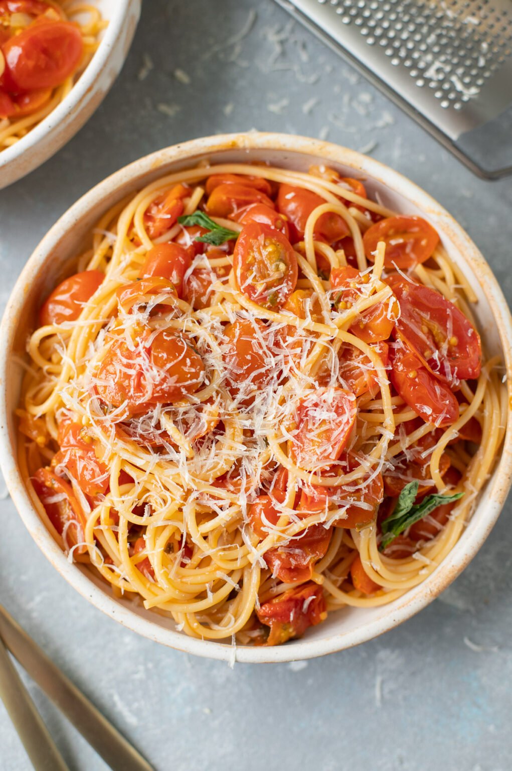 Spaghetti Sauce with Fresh Tomatoes | The Clean Eating Couple