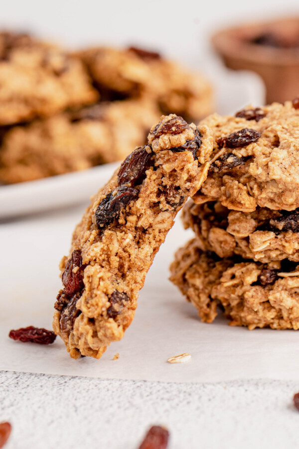 Healthy Oatmeal Cookies Recipe - The Clean Eating Couple