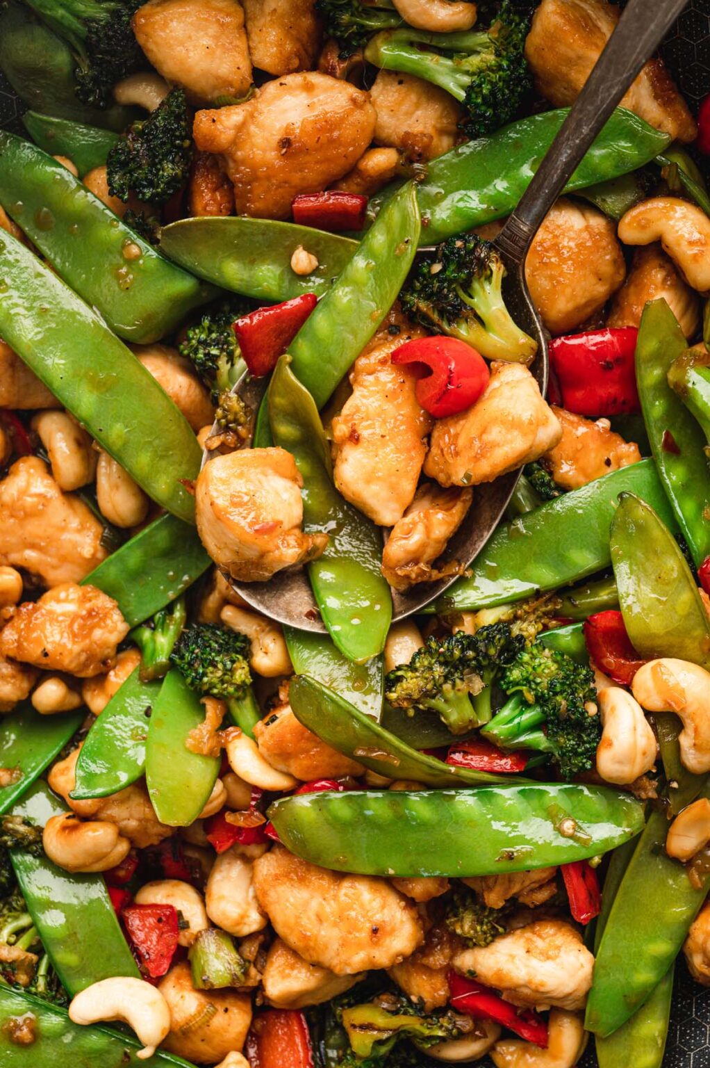 Healthy Easy Cashew Chicken Recipe - The Clean Eating Couple