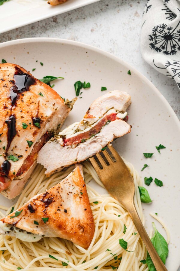 Baked Caprese Chicken | The Clean Eating Couple