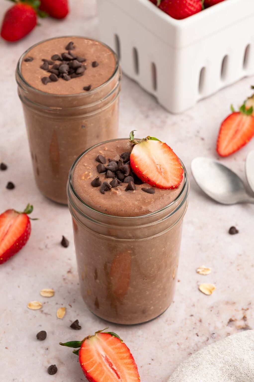 Healthy Chocolate Overnight Oats | The Clean Eating Couple
